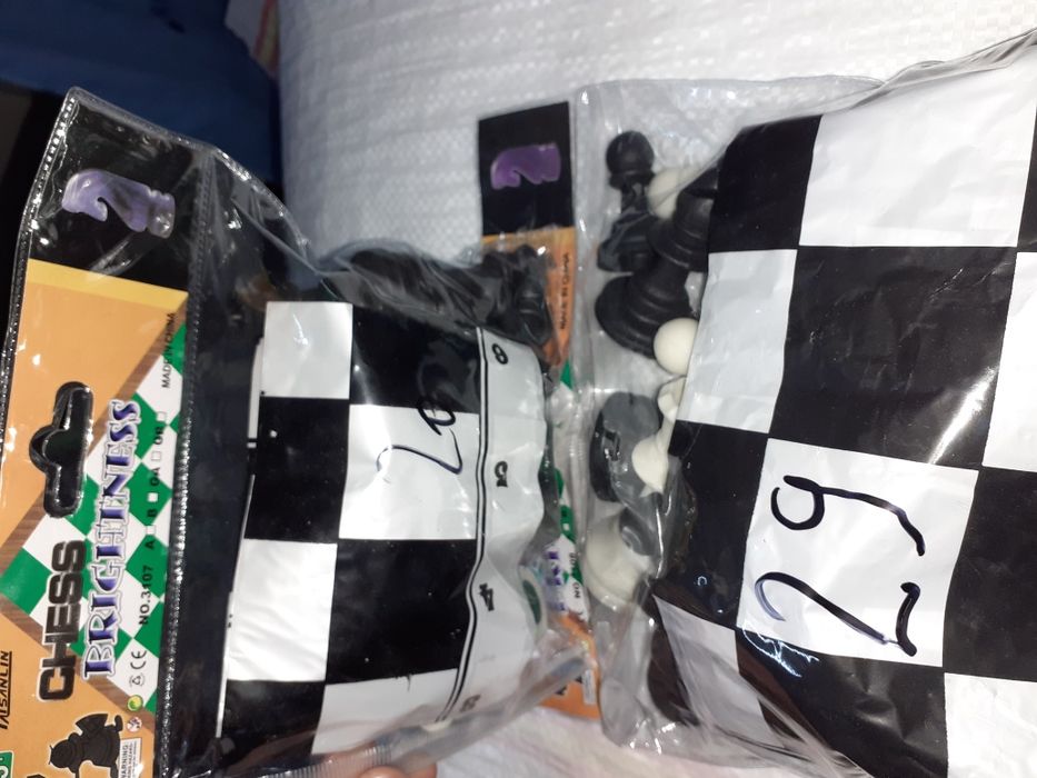 Piese sah lemn70lei set, puluri table plastic cu zaruri 15lei Bucuresti ...