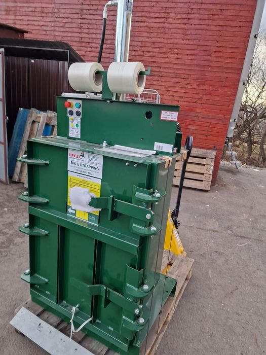 Vand presa balotat carton si peturi, Baler 200 Iara • OLX.ro