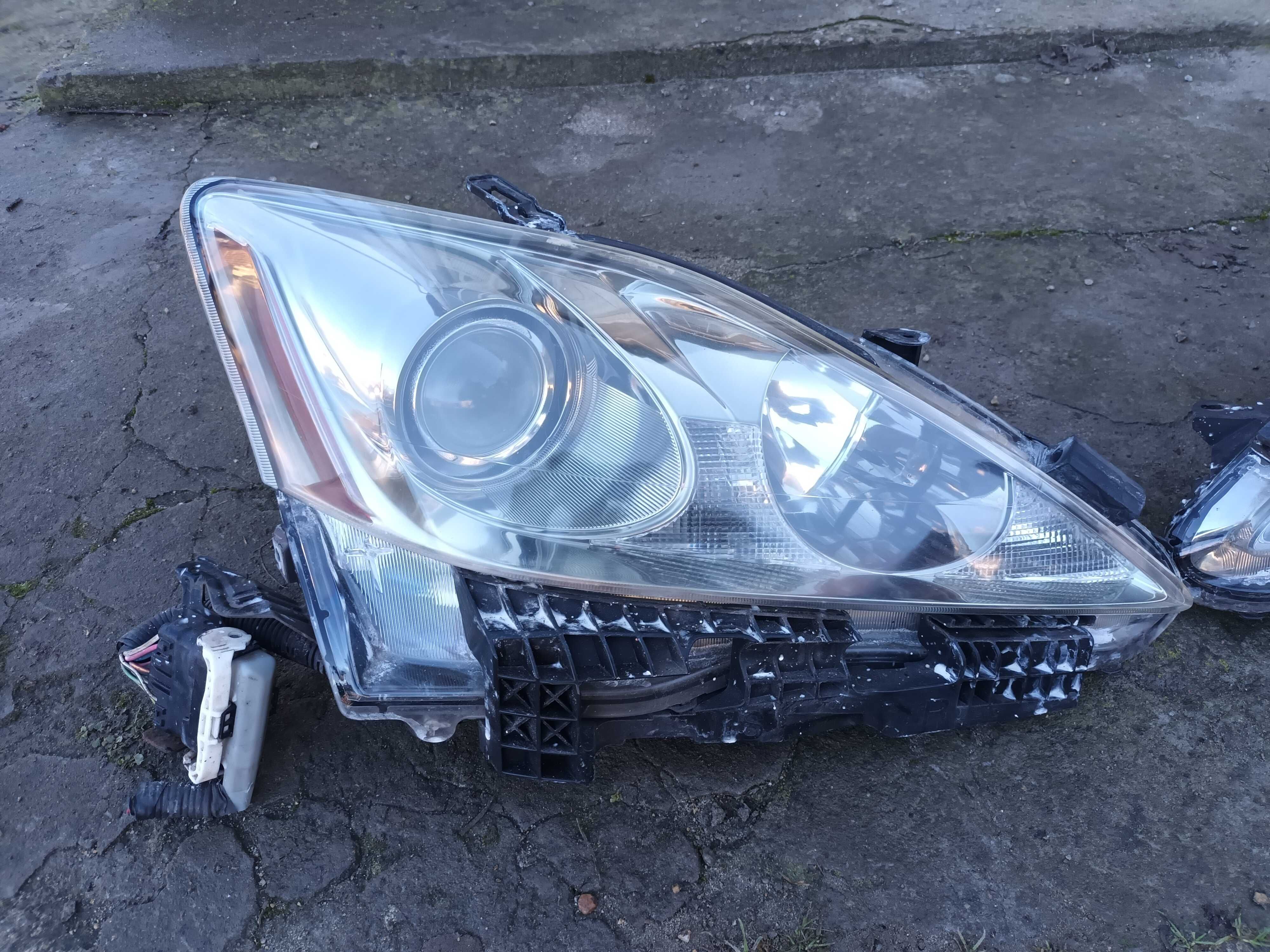 Ляв и десен фар за лексус ис 250 LEXUS IS250 гр. Белене • OLX.bg