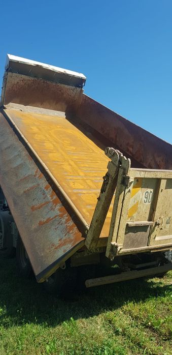 Vand 4 bascula 8x4 (3 cu volan pe dreapta și 1 cu volan pe stânga Deva ...