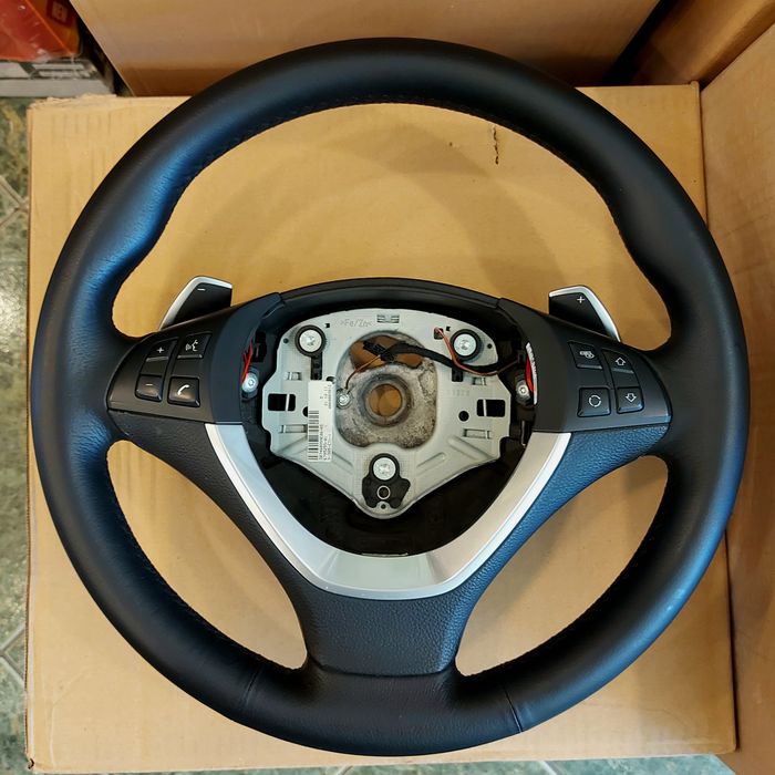 Volan BMW X5 e70 , X6 e71 originale cu padele M PACHET Targu-Mures • OLX.ro