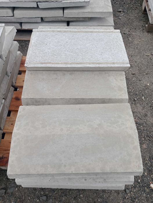 Capace de gard din beton coama gard ,stalp beton Brasov • OLX.ro