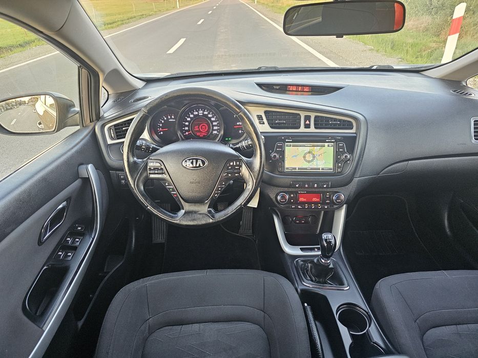 Kia Ceed 1.6 CRDi SW 128CP Moka Brown Navi Cameră Euro5 Oradea • OLX.ro