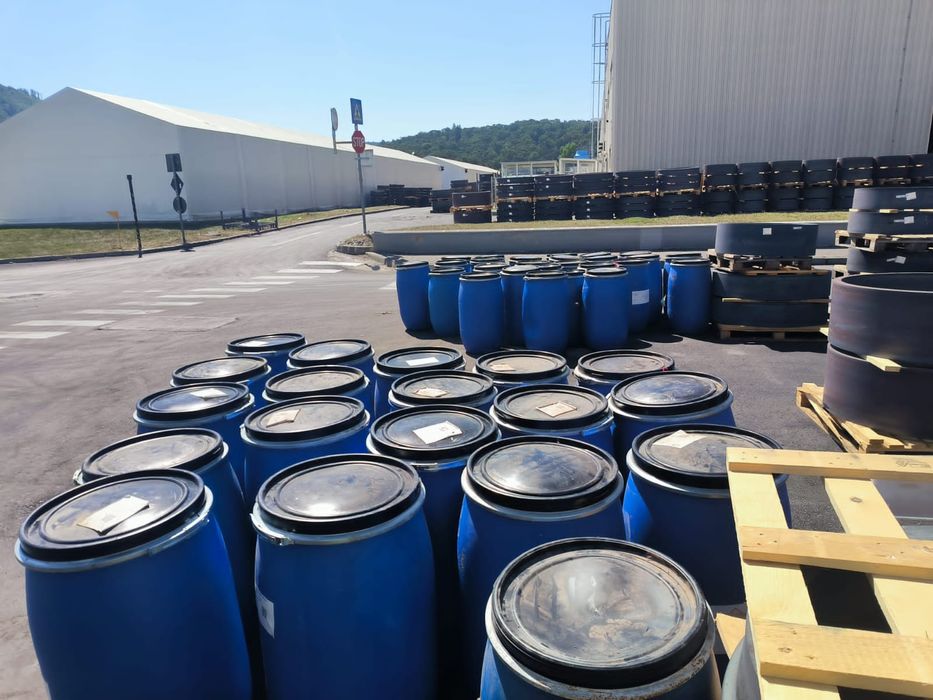 Butoaie Plastic curate 120L cu capac si cerc Targoviste • OLX.ro