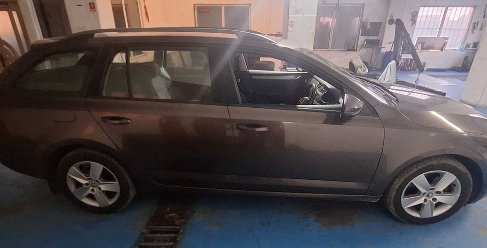 Dezmembrez SKODA OCTAVIA 3 break/ combi 1.6 tdi cod culoare LF8Z ...