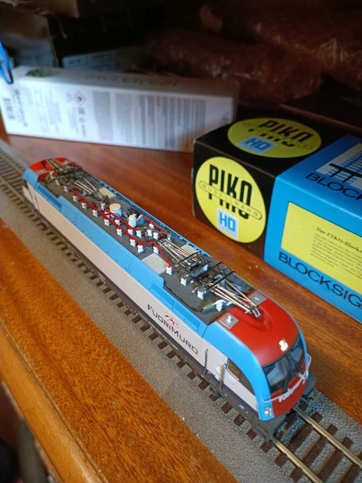 Locomotiva electrica Taurus, scara H0, marca Roco Bucuresti Sectorul 1 ...