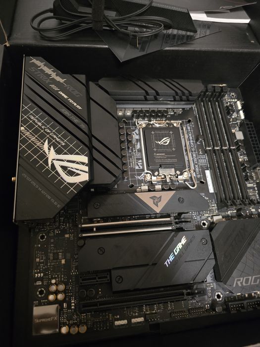 Дънна платка ROG STRIX Z690-G GAMING WIFI DDR5 LGA1700 гр. Добрич Дружба 2 • OLX.bg