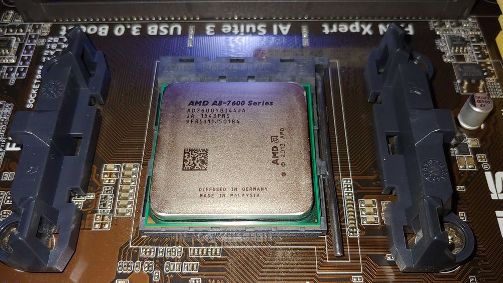 Placa de baza Asus A88XM, procesor AMD A8 7600, Kingston Fury 8gb ddr3 ...