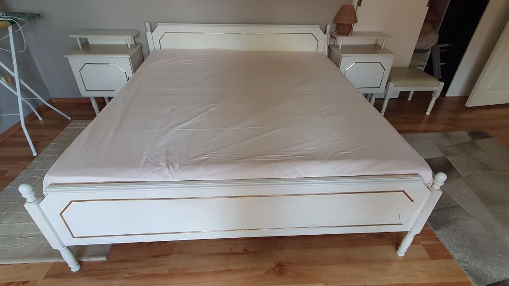 Спалня 164/190 масив с 2 шкафчета гр. София в.з. Беловодски път • OLX.bg