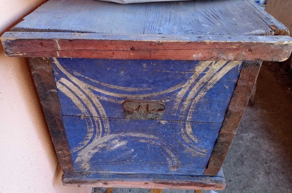 Cufar vechi/lada de zestre din lemn Ramnicu Valcea • OLX.ro