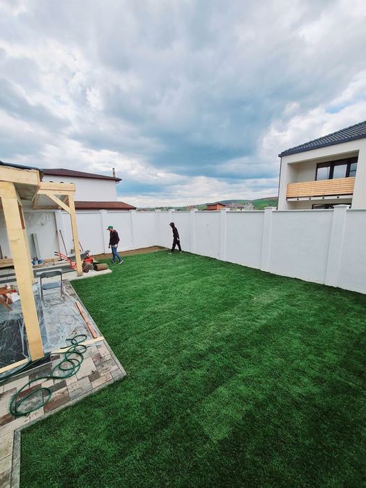 Amenajare gradina cu gazon rulou sport și sistem irigați Deva • OLX.ro
