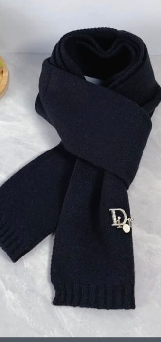 Set Christian Dior, model 2026 Dacia • OLX.ro