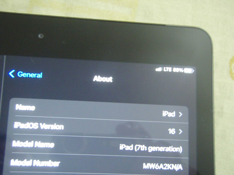 Apple Ipad 10.2 (2019) 7th gen A2198 32Gb Wi-Fi + GSM Baltita • OLX.ro