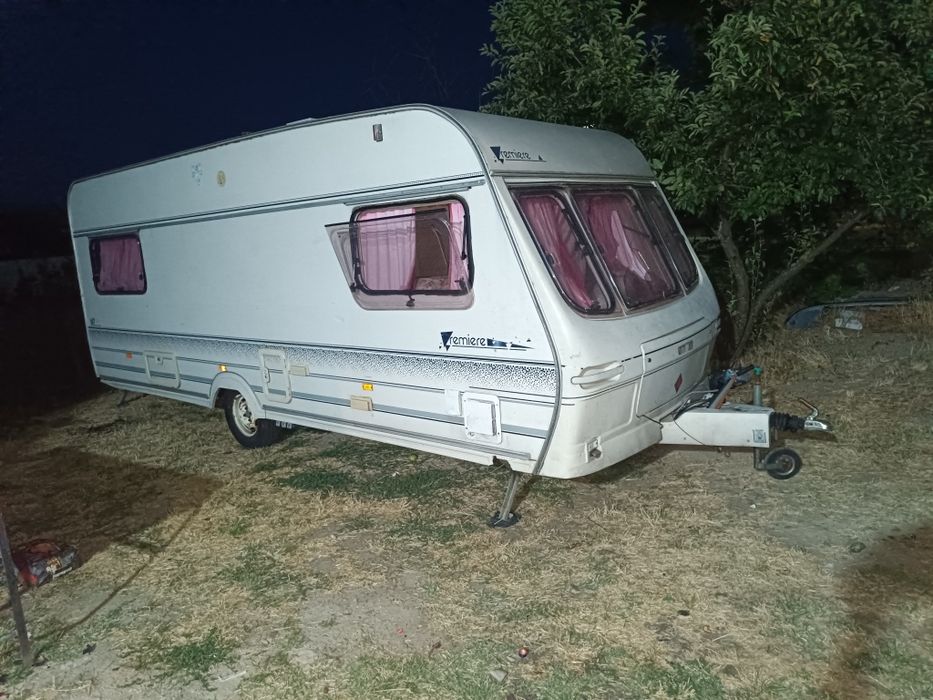 Vând rulota Luna6 paturi totul funcțional Costestii din Deal • OLX.ro