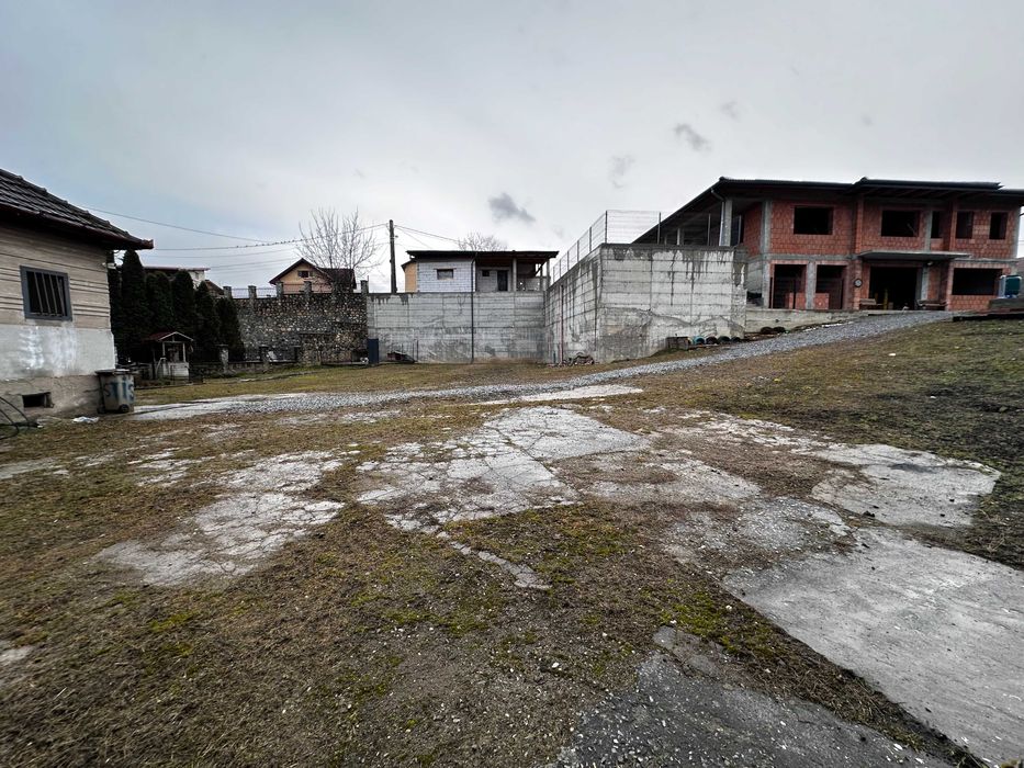 Casa la rosu 320 mp*teren 1800 mp*casa veche 90 mp*anexa+garaj 100 mp ...