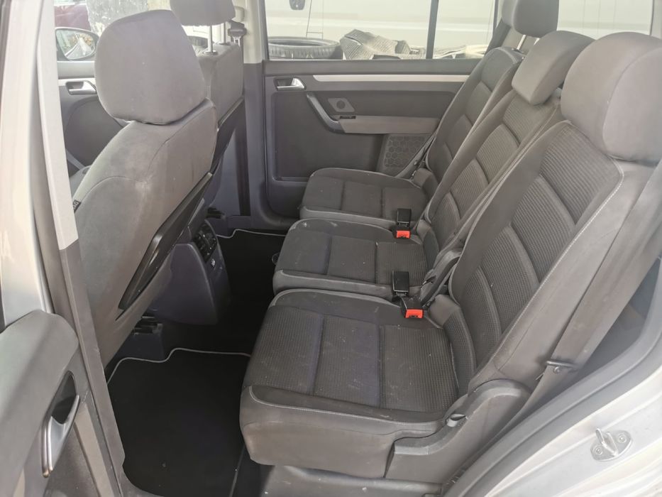 Vw Touran 1,9 TDI 5 locuri . 2009. Criseni • OLX.ro