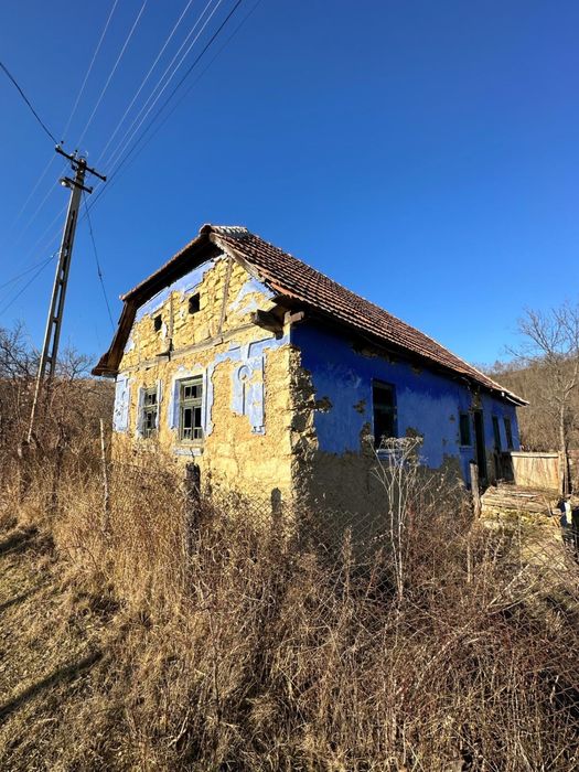 Casa de vanzare cu teren Podeni • OLX.ro