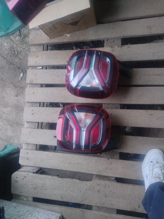 Stopuri spate Dacia Duster 2 -2022-2024 Bucuresti Sectorul 2 • OLX.ro