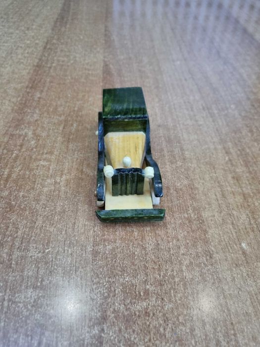 Macheta masina epoca din lemn, dimensiuni 15x6x6 cm, nouă. Bucuresti ...