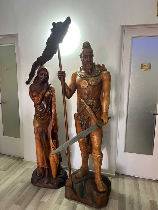 Statui geto-dacice, sculpturi din lemn unicate in lume Bucuresti ...