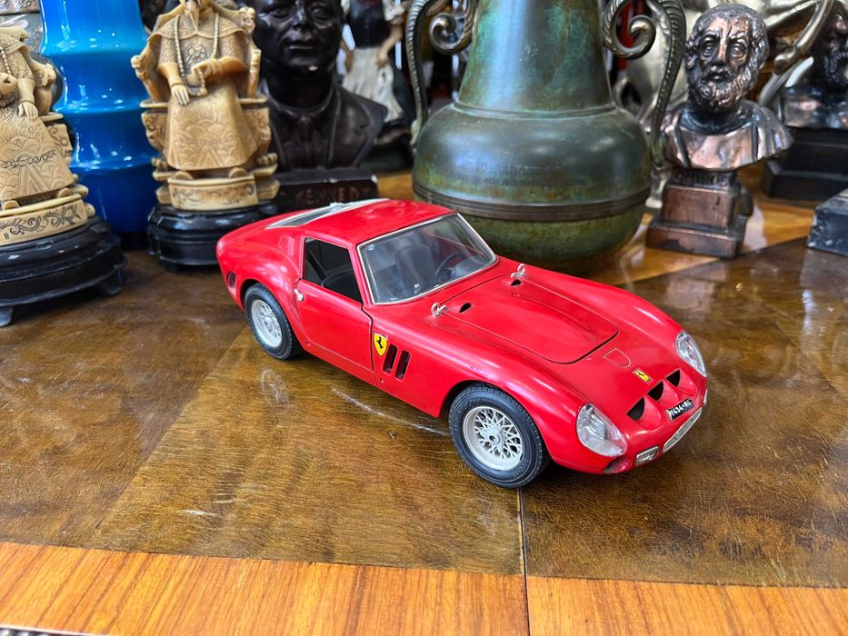 Метална количка Burago - Ferrari GTO. №5995 гр. Велико Търново Акация ...