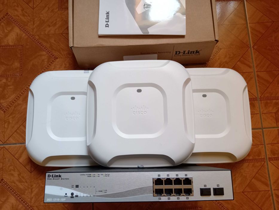 Kit retea wifi CISCO compus din 3 Access Point-uri si switch PoE ...