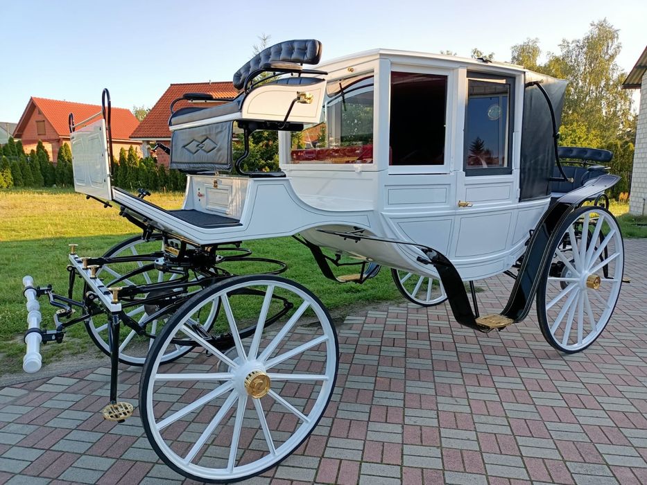 Trasura glasslandauer,caleasca de gala Sighisoara • OLX.ro