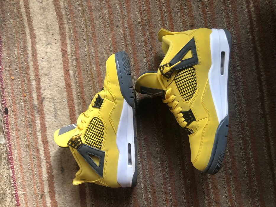 Jordan 4 lightning Craiova • OLX.ro