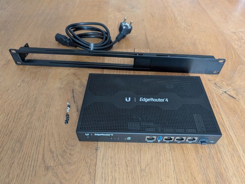 Router Ubiquiti EdgeRouter 4, 4 porturi, 1 port SFP, USB, 1U Pitesti ...