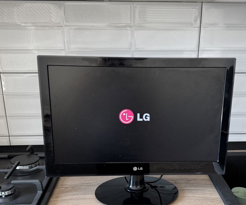 Monitor calculator DVR Lg Flatron W2240 22 inch Calarasi • OLX.ro