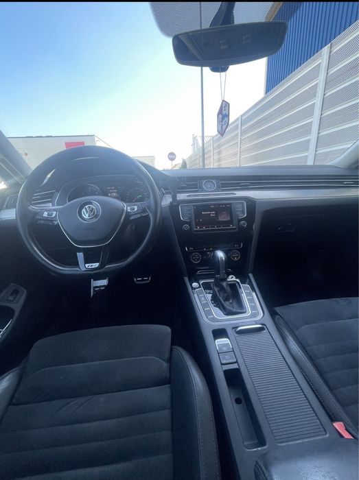 De vanzare Volkswagen Passat B8 R line 2017 Dobroesti • OLX.ro