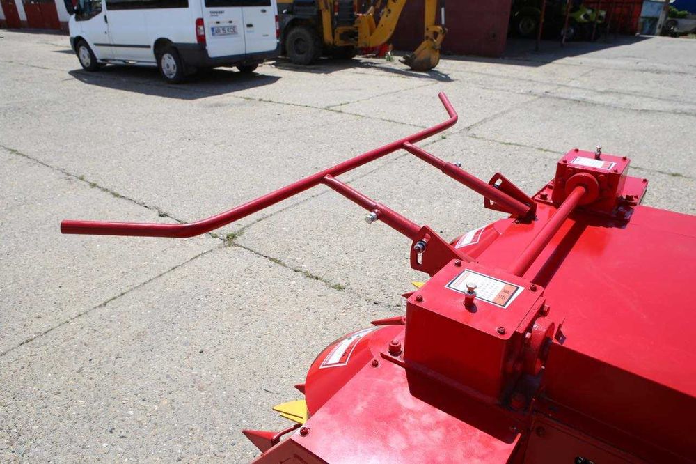 Tocatoare siloz (siloziera) dedicata tractoarelor U650 Agramix Baia ...