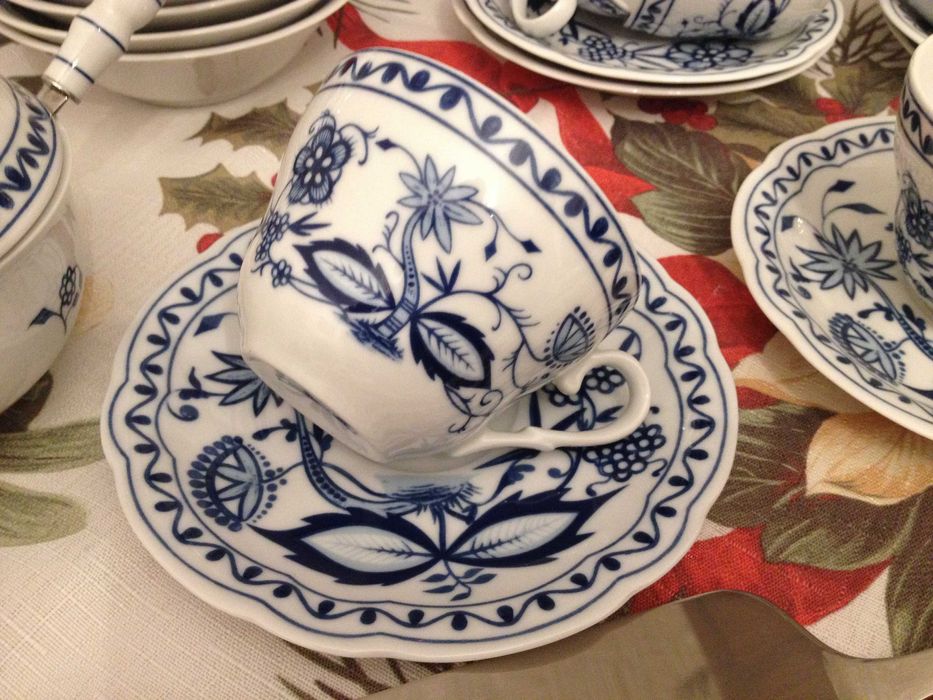 Zwiebelmuster, KAHLA, GDR Сервиз за хранене и кафе за 6 човека 44 ел. гр. София Младост 2 • OLX.bg