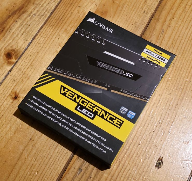 32GB RAM DDR4 3000MHz CL16 LED RGB Corsair Vengeance Full Box Galati ...