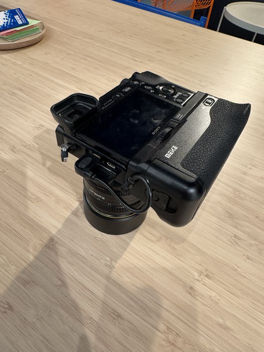 Sony A6000 cu obiectiv 50mm f1.1 si grip Meike Bucuresti Sectorul 1 ...