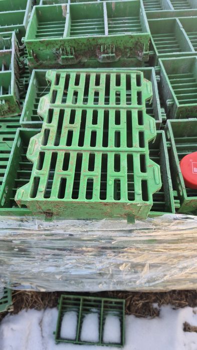 Gratar-podea Plastic pt. Porci-purcei animale Ghelinta • OLX.ro