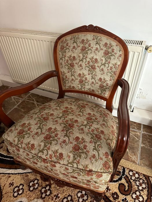 Canapea cu 2 fotolii și măsuță, Negresti-Oas • OLX.ro