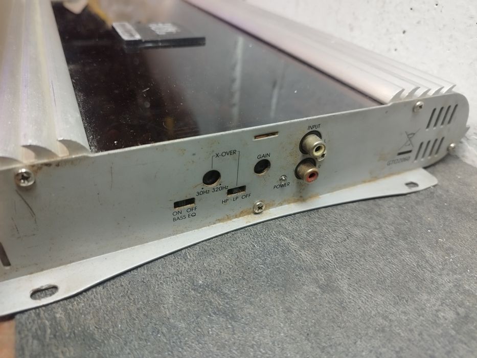 Statie / amplificator auto Jbl si Magnat Constanta • OLX.ro