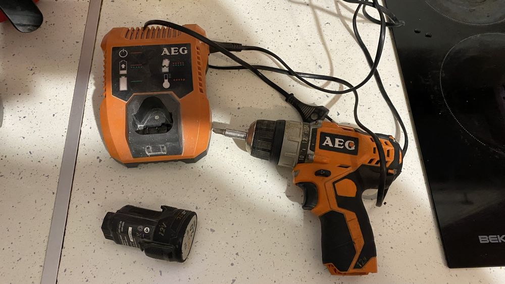 Винтоверт AEG 12v със зарядно и батерия гр. Рудозем • OLX.bg