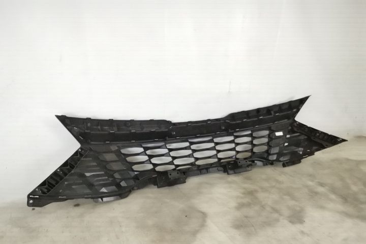 Grila Centrala Radiator Originala In Stare Buna 2021 2022 2023 2024 Ki Bucuresti Sectorul 6 • OLX.ro