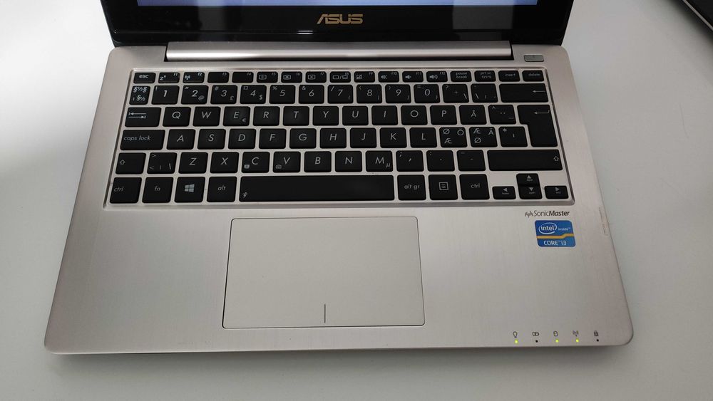 Laptop Asus VivoBook X202E 11.6 inch touchscreen Lanurile • OLX.ro
