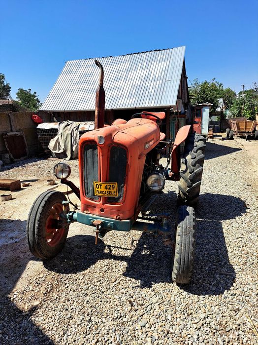 Vaând tractor fiat de 35 cp Farcasele • OLX.ro