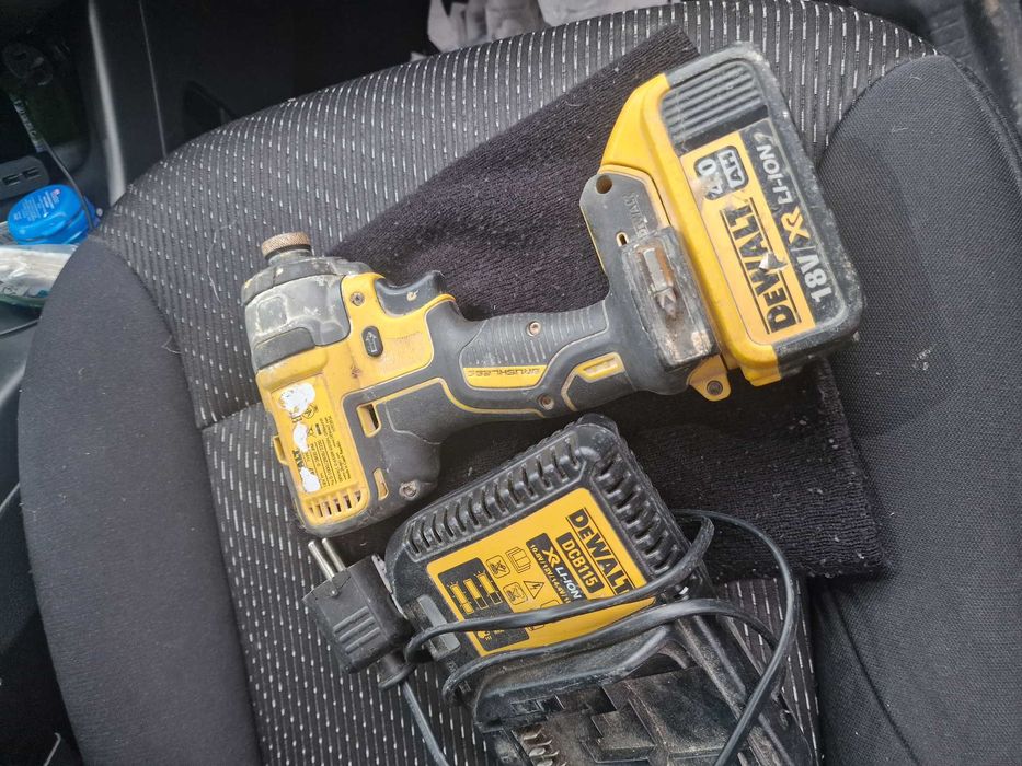 Filetanta impact DEWALT cu baterie si incarcator corp impact bormasina ...