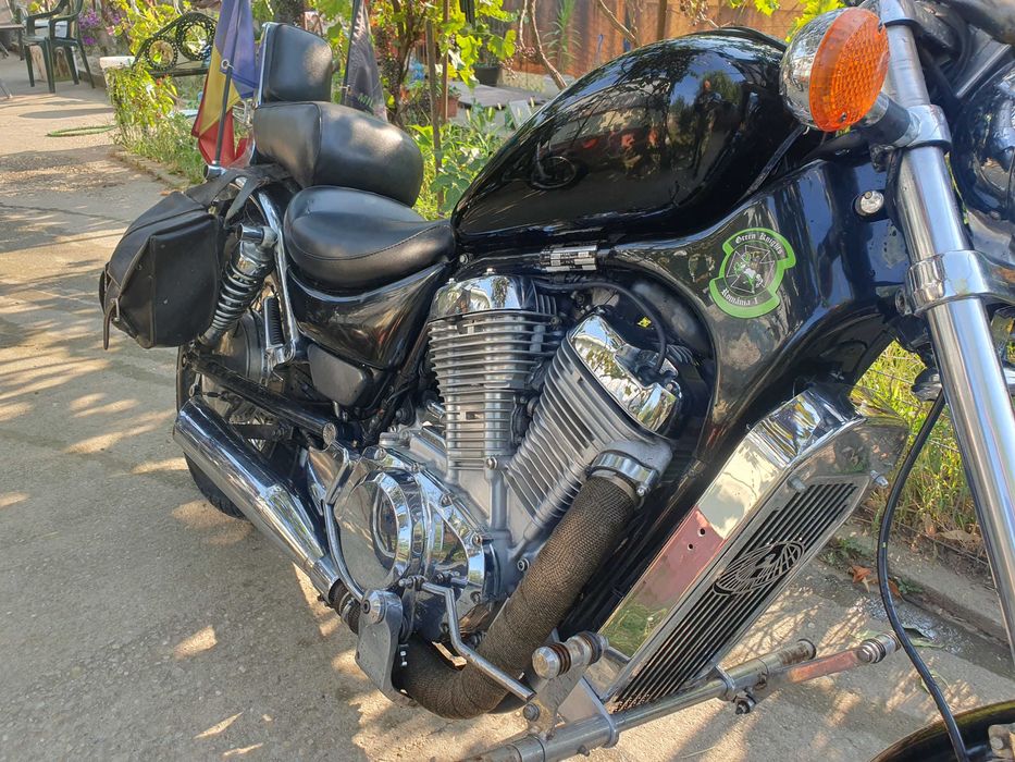 Suzuki Intruder VS 800 functioneaza foarte bine! Vidra • OLX.ro