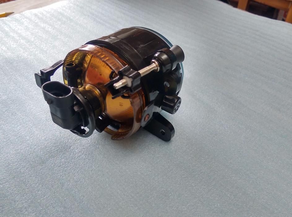 Proiector / Far ceata NOU dreapta VW Golf 5 (2003-2009) cu bec inclus ...