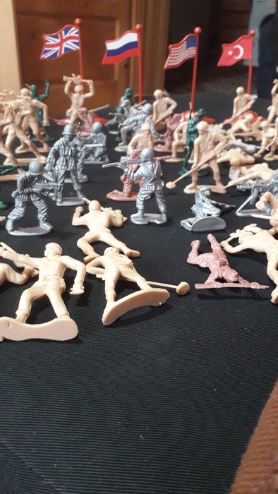 Jucarii vechi de colectie ,/ figurine / soldați plastic. Rahau • OLX.ro