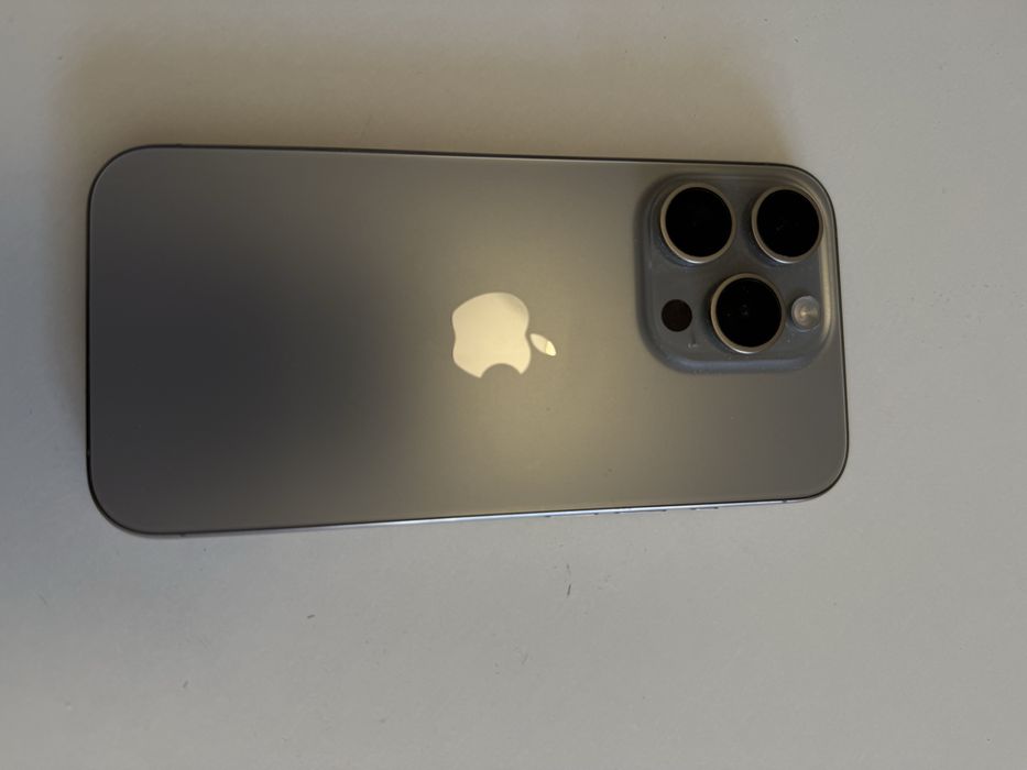 Iphone 16 pro Black titanium -in garantie la altex Borsa • OLX.ro