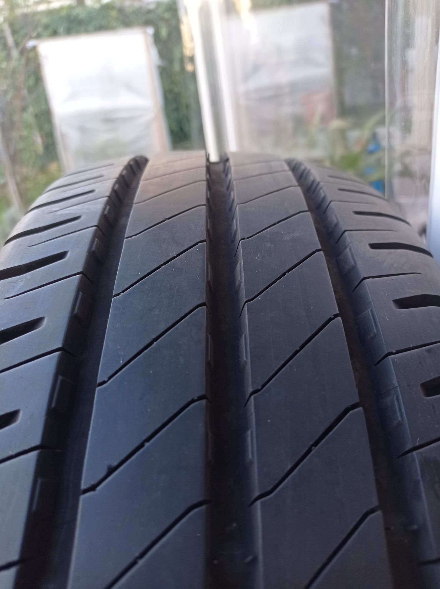 195 70 R15C Michelin Rosu • OLX.ro