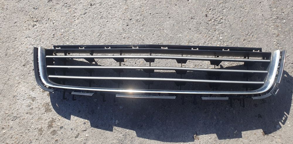 Grila inferioara bara fata Opel Astra H Facelift Arad • OLX.ro