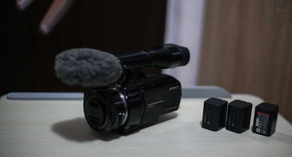 Camera video Sony NEX VG30 cu obiectiv si baterii Iasi • OLX.ro